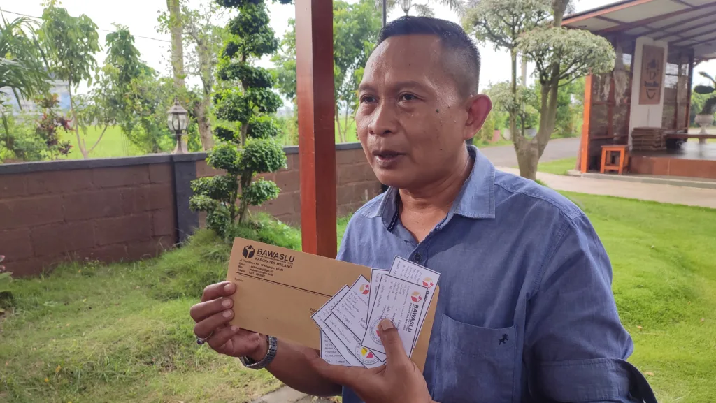 Relawan GUS Laporkan Pelanggaran Pilkada - Malang Posco Media Relawan GUS Laporkan Pelanggaran Pilkada - Malang Posco Media
